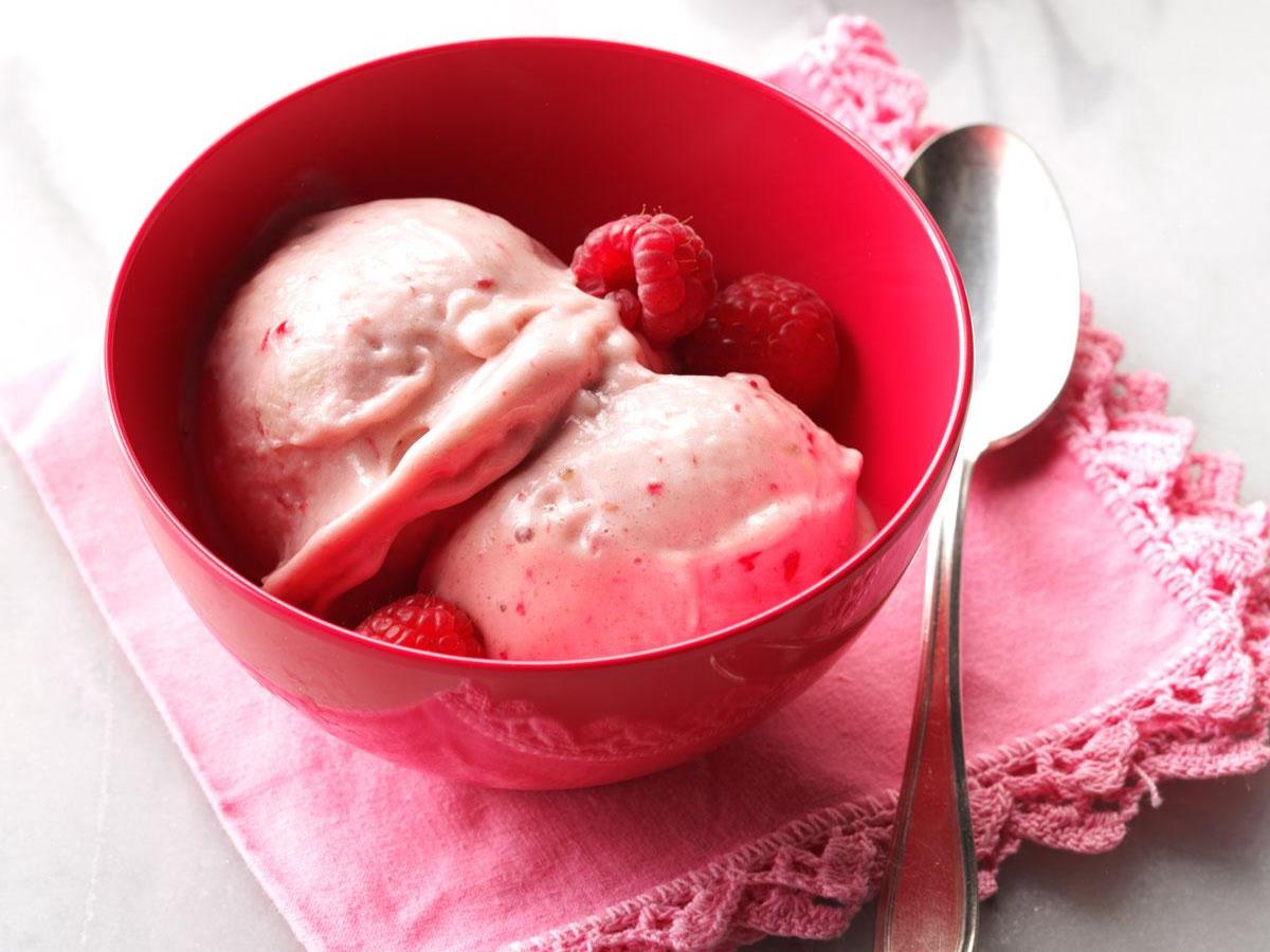 Homemade Raspberry Ice Cream